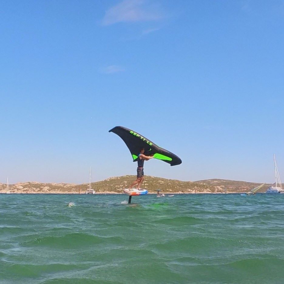 come strambare con il wing foil - ReptileSports
